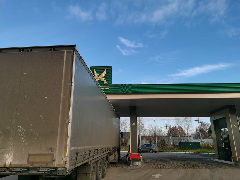 Benzin istasyonu Tatnefteprodukt, Nijnekamsk (Tüben Kama), foto