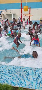 Splash park (Abidjan, La commune Yopougon, Rue M29), turistik yerler  Abican'dan