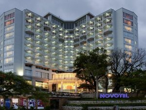 Novotel Halong Bay (Quảng Ninh Province, Hạ Long), otel  Ha Long'dan