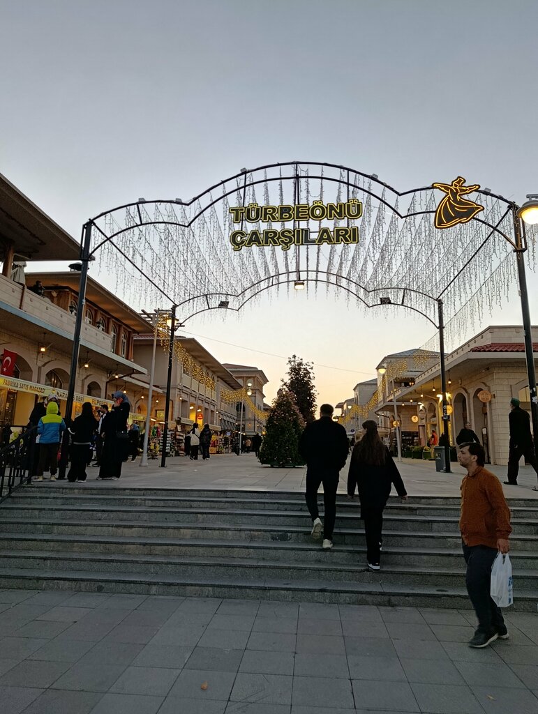 Pazarlar ve çarşılar Türbeönü Çarşısı, Konya, foto
