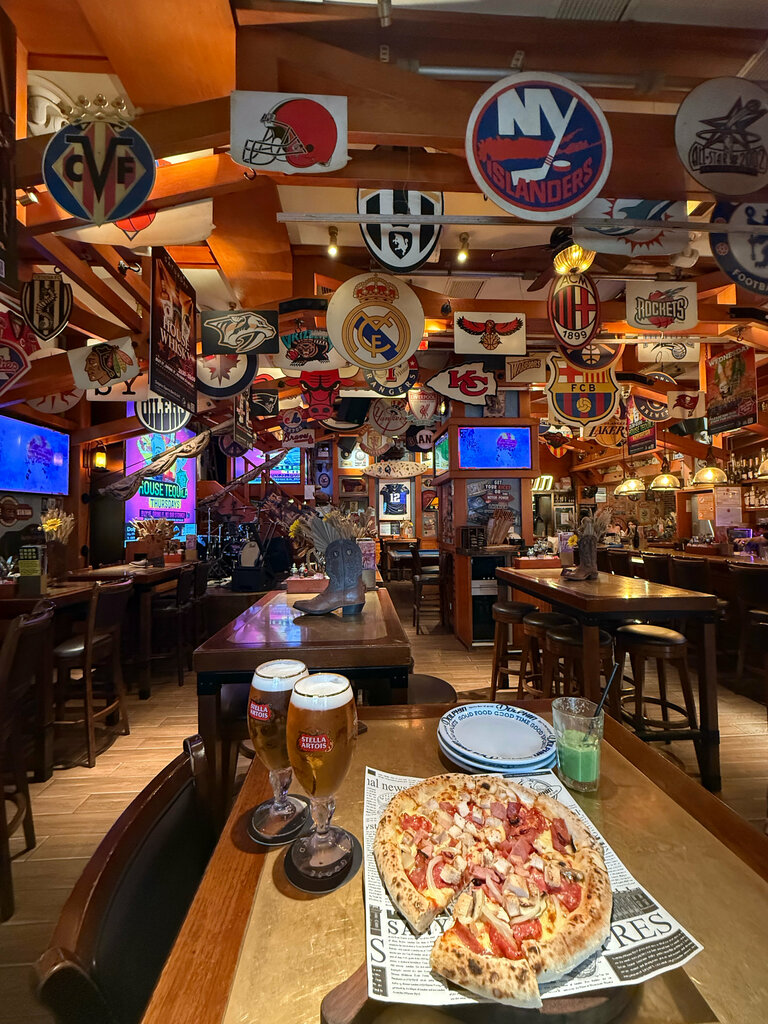 Bar Dolphin Sports Bar & Steak House, Sanya, foto