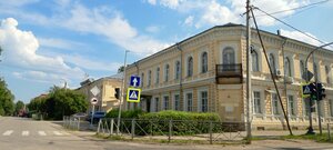 Гостиница Санкт-Петербург (Sovetskaya ulitsa No:42), turistik yerler  Tixvin'den