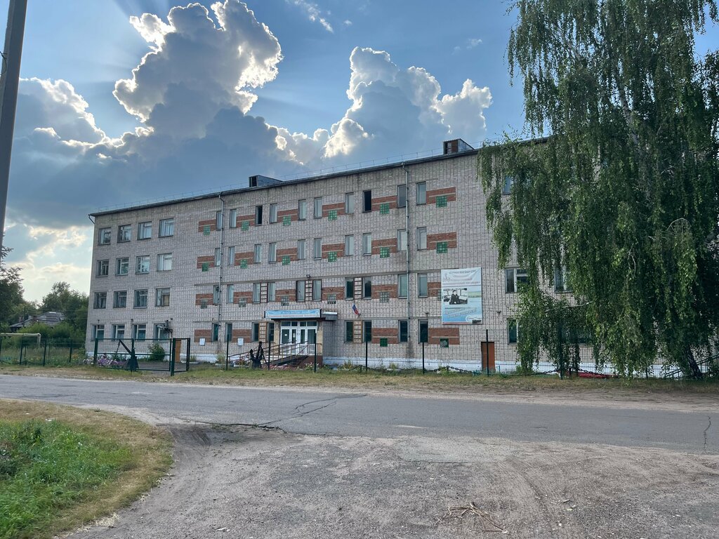 Meslek yüksekokulu Filial Nolinskogo politekhnicheskogo tekhnikuma V pgt. Arkul Kogpoau, Kirovskaya oblastı, foto