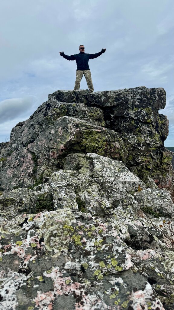 Dağ zirvesi Гора Острая, Sahalin Bölgesi, foto