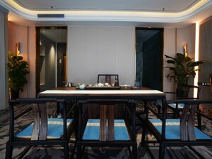 Qianhai Building Hotel (No.110 Xibei Road), otel  Urumqi'den