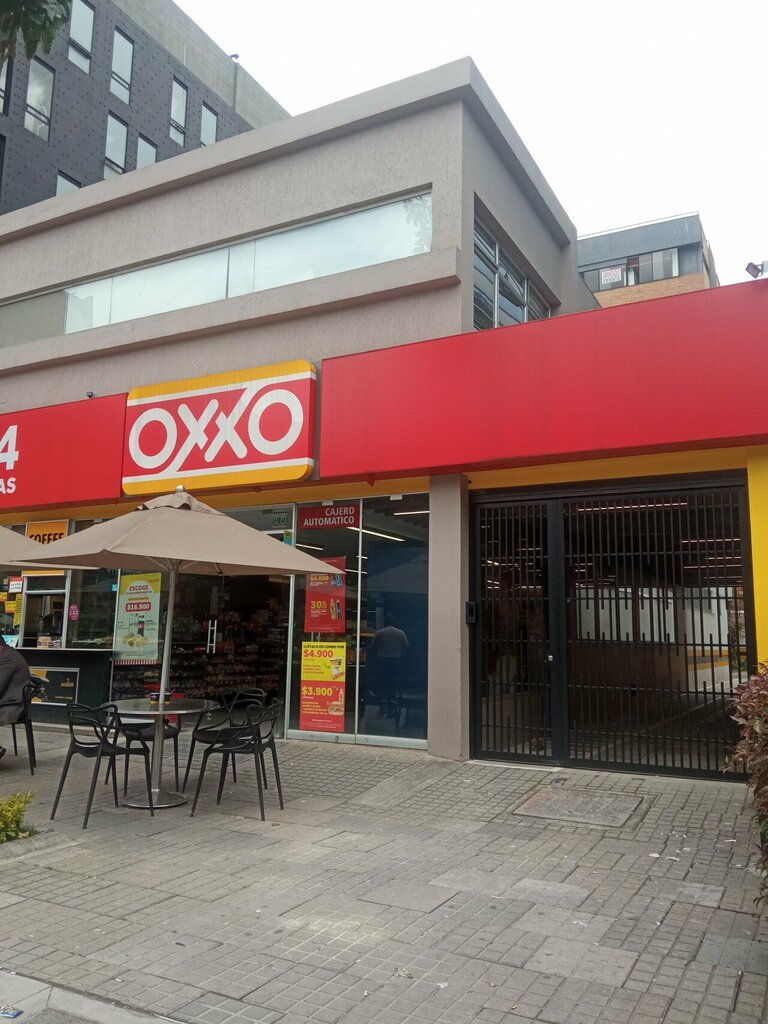 Mini-market Oxxo Oficinas, Bogota, foto