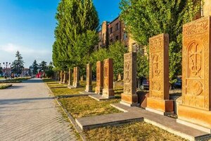 Khachkar Square (Yerevan, Khachkars Square), kültür ve eğlence parkları  Erivan'dan