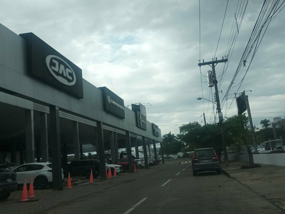 Otomobil satış galerileri Jac, Santa‑Krus, foto