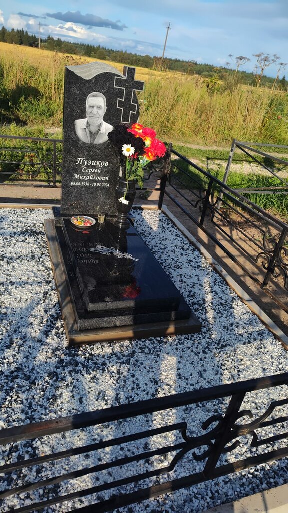 Heykel ve mezarlık taşı üreticileri Cimitero, Saint‑Petersburg, foto