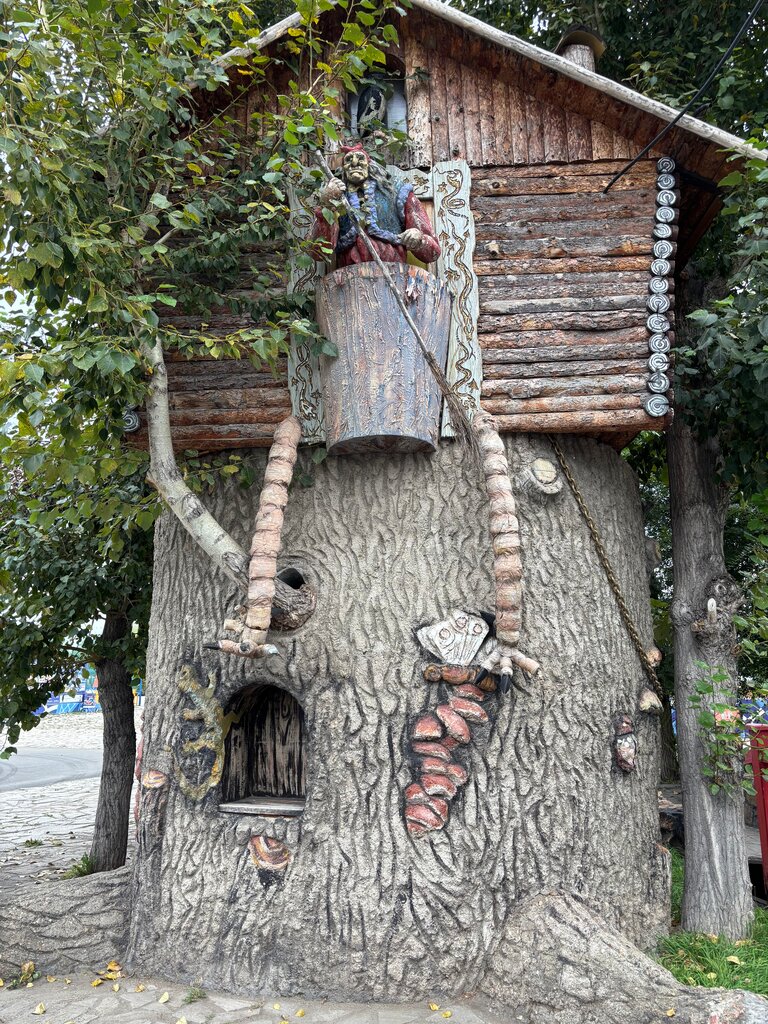 Unutulmaz olayların yeri Дом бабы Яги, Magnitogorsk, foto