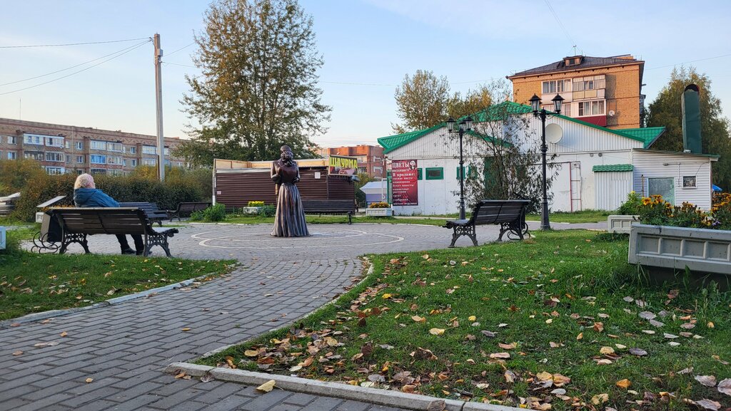 Park, sokak heykeli Мужчина и женщина, Sosnogorsk, foto