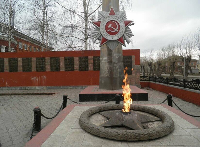 Anıt, heykel Вечный огонь, Çusovoy, foto