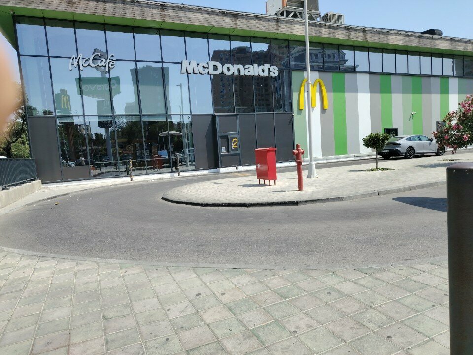 Fast food McDonald's Binagadi, Bakü, foto
