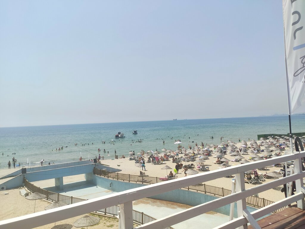 Yüzme havuzları Beltur Plaj, İstanbul, foto