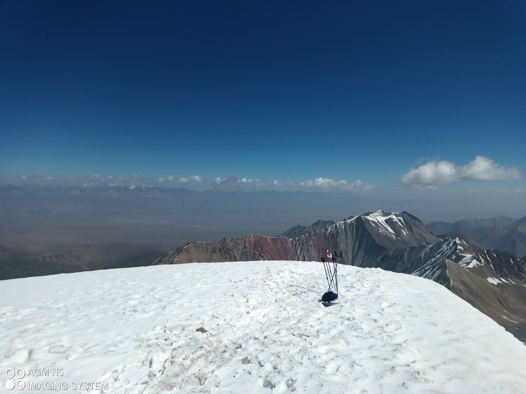Dağ zirvesi Пик Юхина 5130 метров, Oş İli, foto