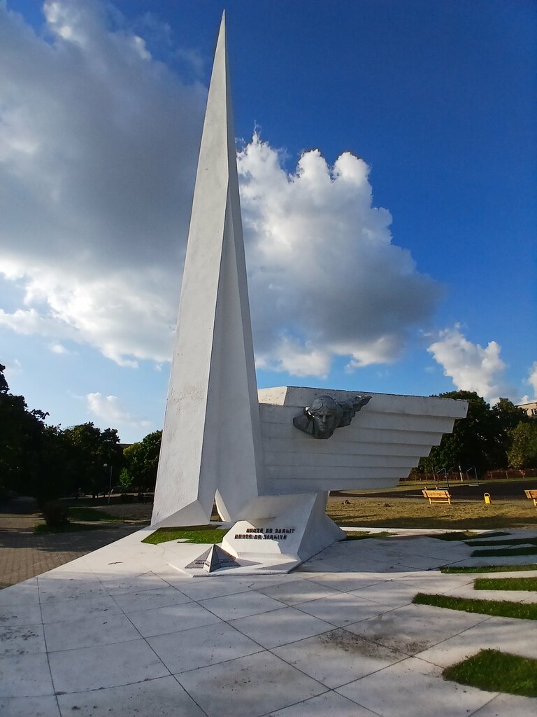 Anıt, heykel Мемориал в честь погибших лётчиков, Minsk, foto