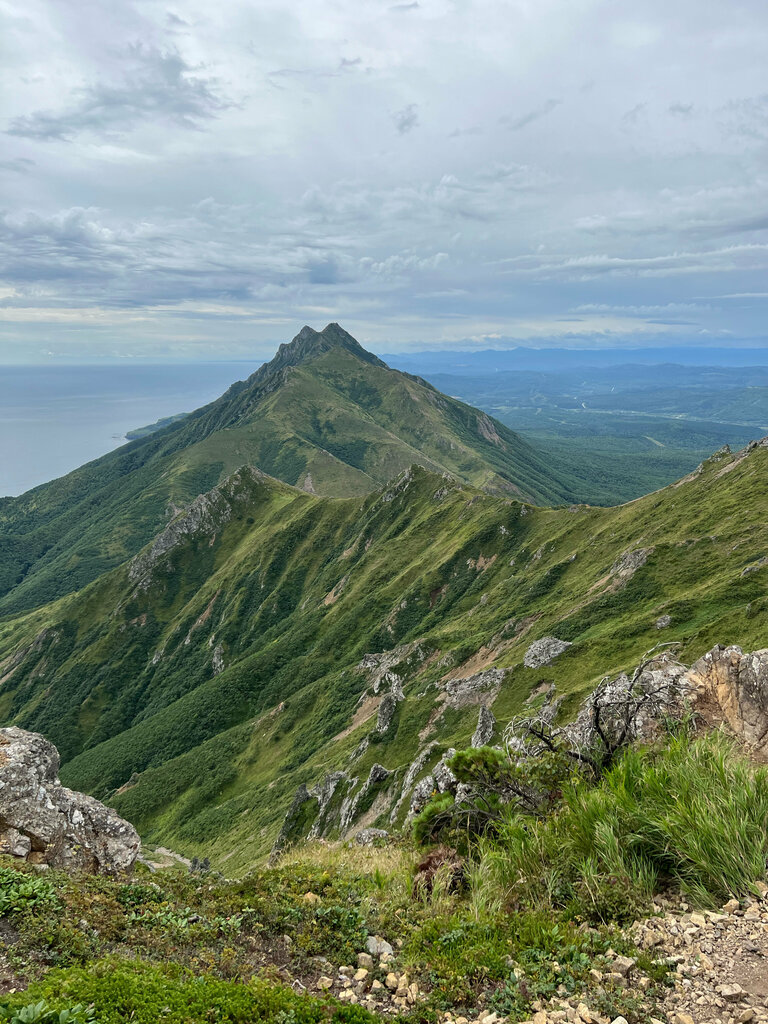 Dağ zirvesi Гора Владимировка 593 метра, Sahalin Bölgesi, foto