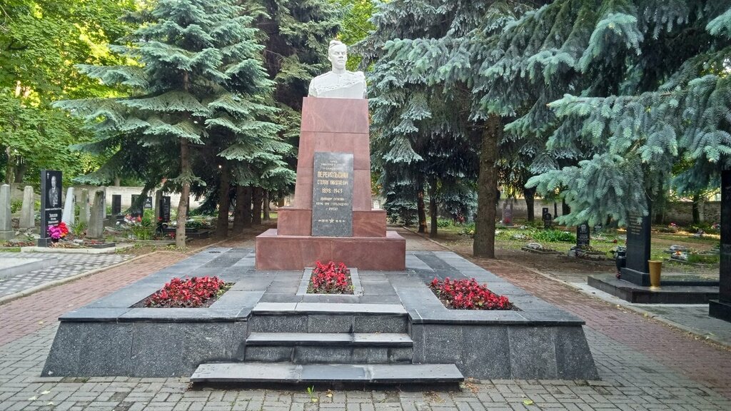 Ünlü kişilerin mezarları С.Н. Перекальский, Kursk, foto