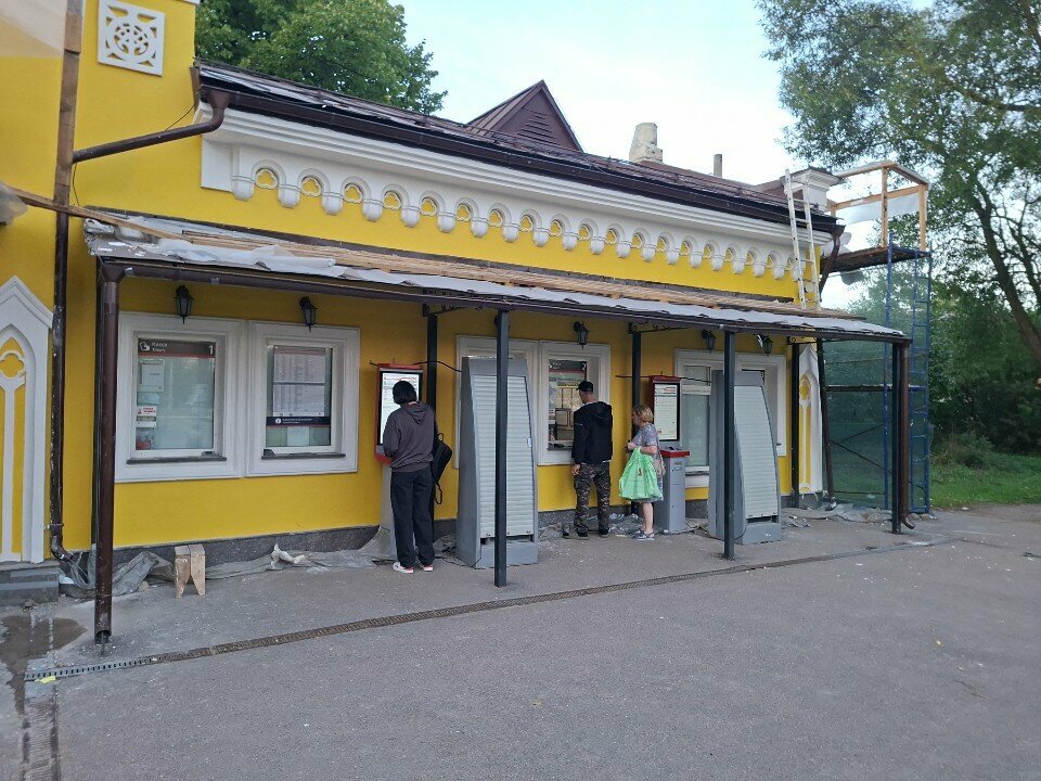 Bilet gişesi Spetsializirovanny kiosk SPb Gku Organizator perevozok, Peterhof, foto