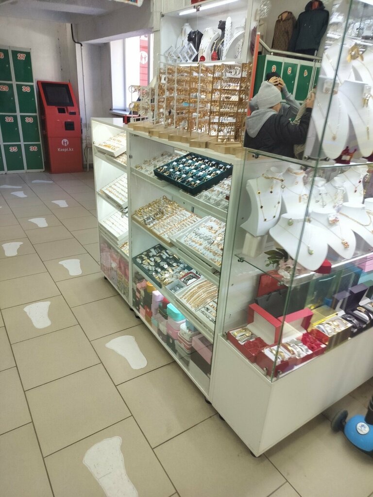 Bijuteriler Xuping kosta, Kostanay, foto