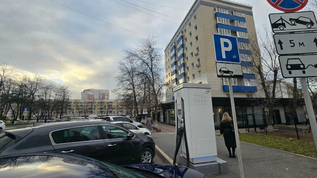 Elektrikli oto şarj istasyonları Punkt E, Ufa, foto