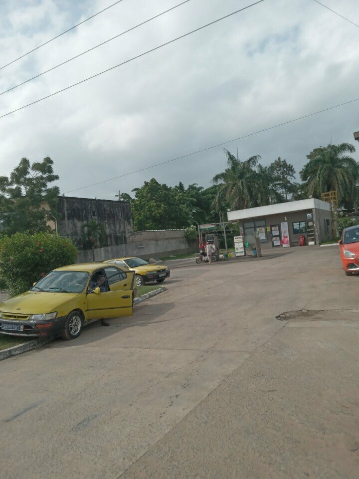 Benzin istasyonu Idc Station, Abican, foto