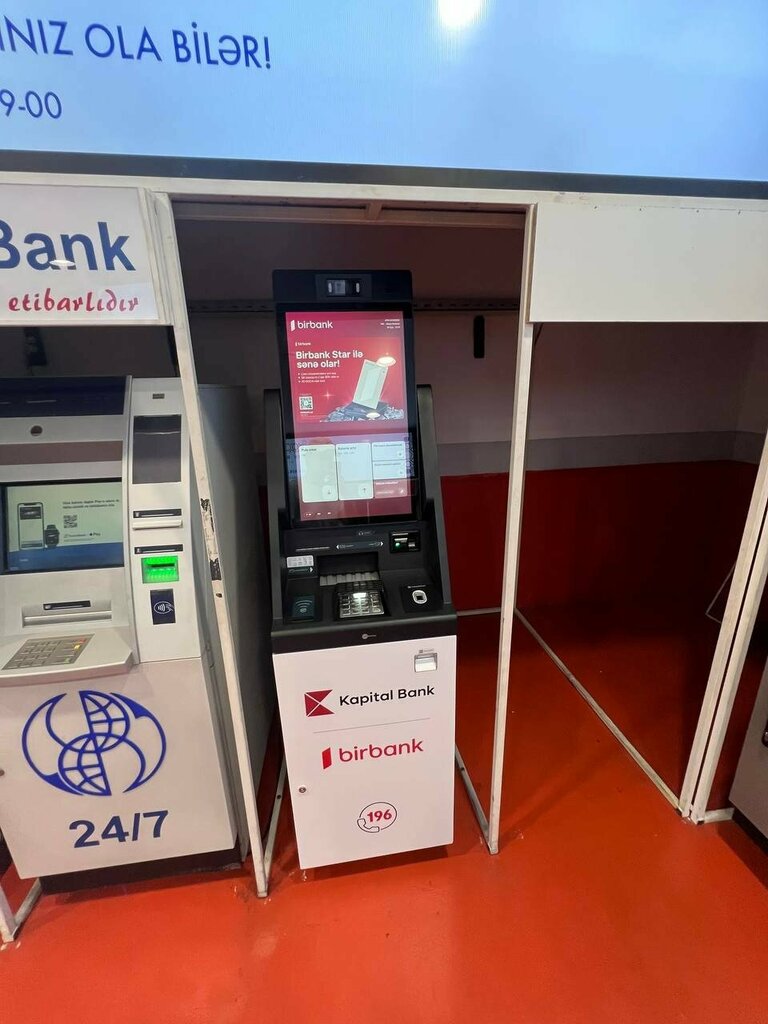 ATM'ler Bir bank, Bakü, foto
