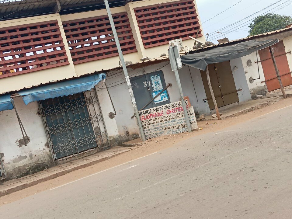 Kitap mağazaları Modern Bookstore Eden-levi, Abican, foto