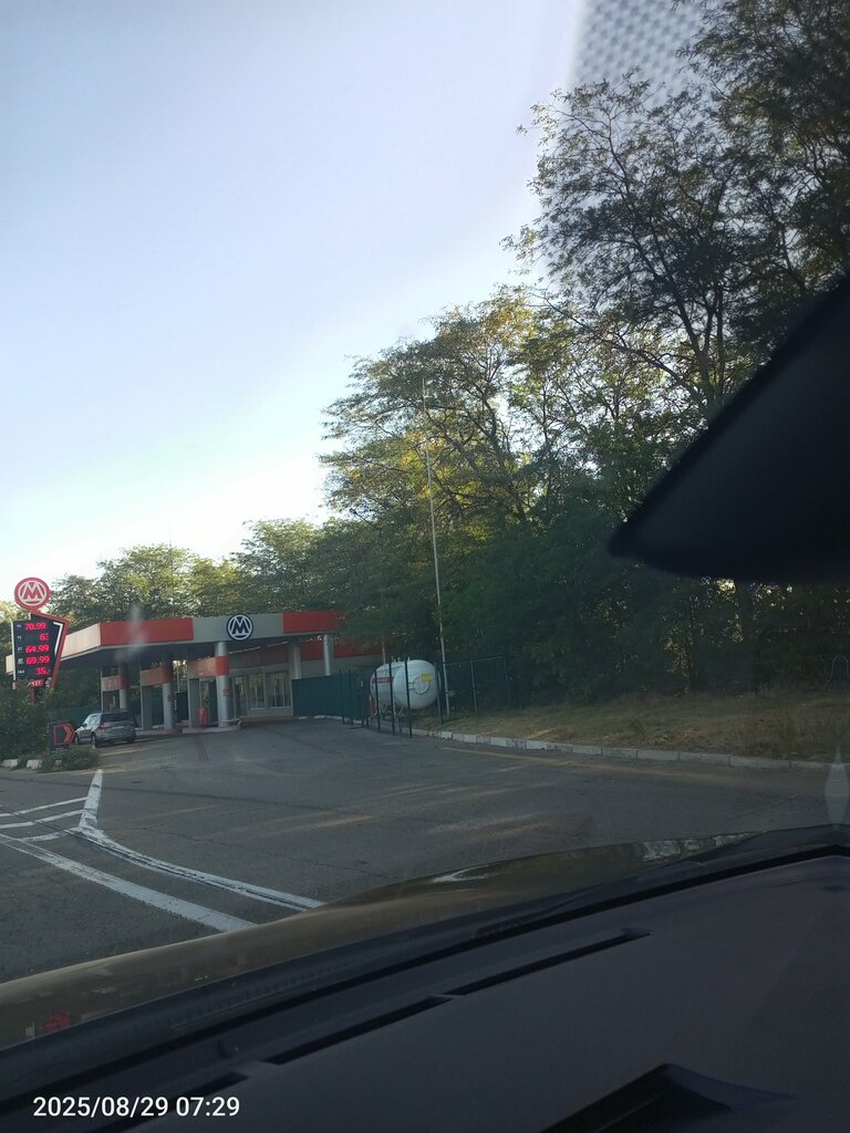 Benzin istasyonu Нефтетрейдер, Kırım Cumhuriyeti, foto