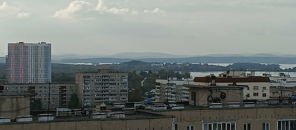 Dağ zirvesi Гора Толстиха, Sverdlovskaya oblastı, foto