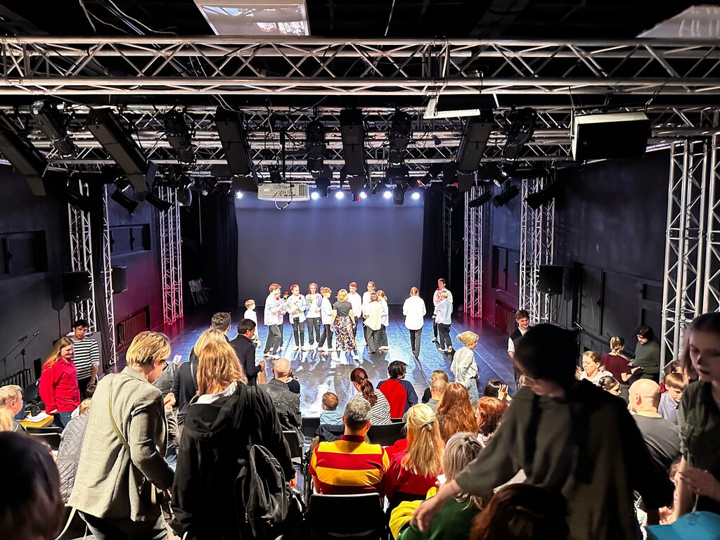 Sahne sanatları okulu Поколение Оперение, Moskova, foto