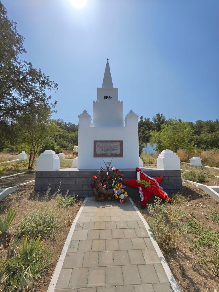 Mezarlıklar Братское кладбище Воинов 2 Гвардейской Армии, Sevastopol, foto