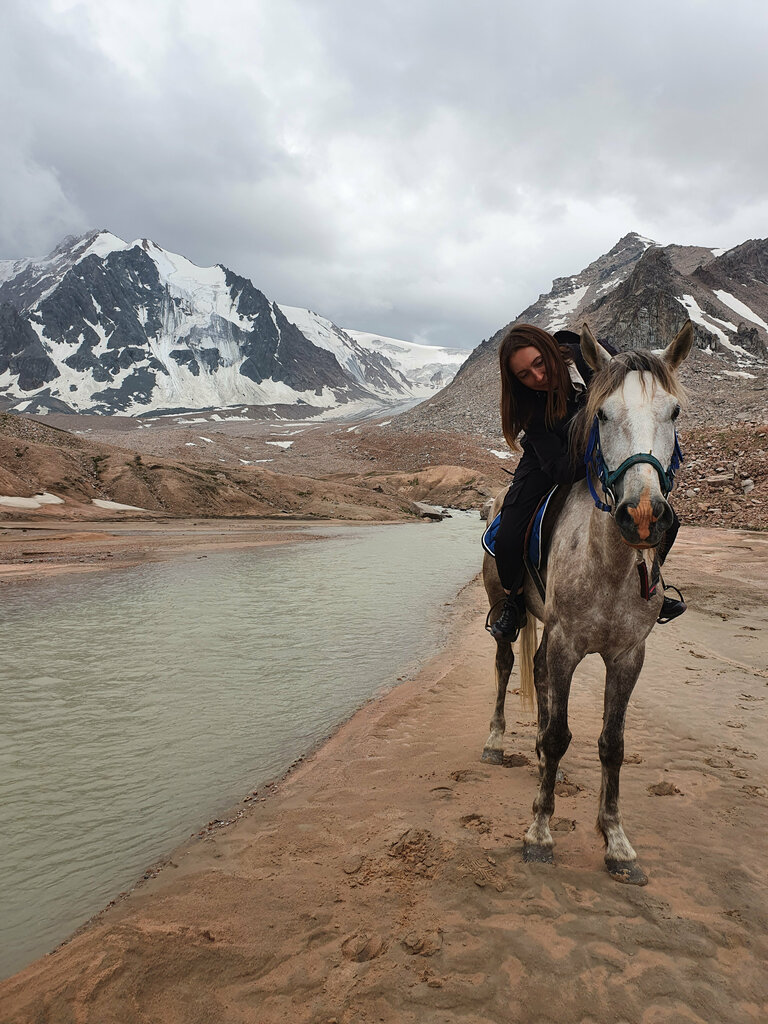 At ve binicilik kulüpleri Shymbulak Horse Riding, Almatı, foto