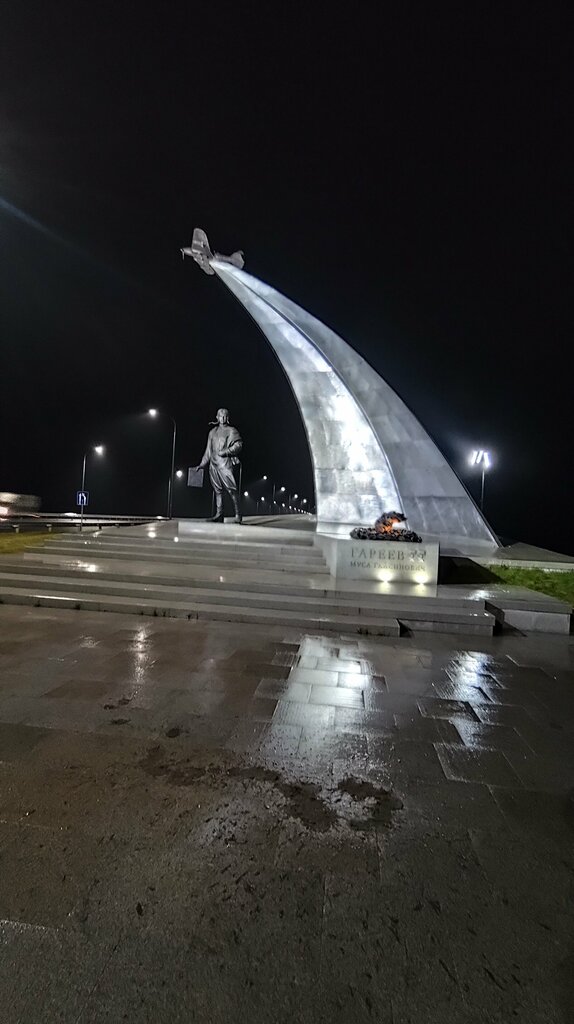 Anıt, heykel Дважды Герою Советского Союза М.Г. Гарееву, Başkurdistan, foto