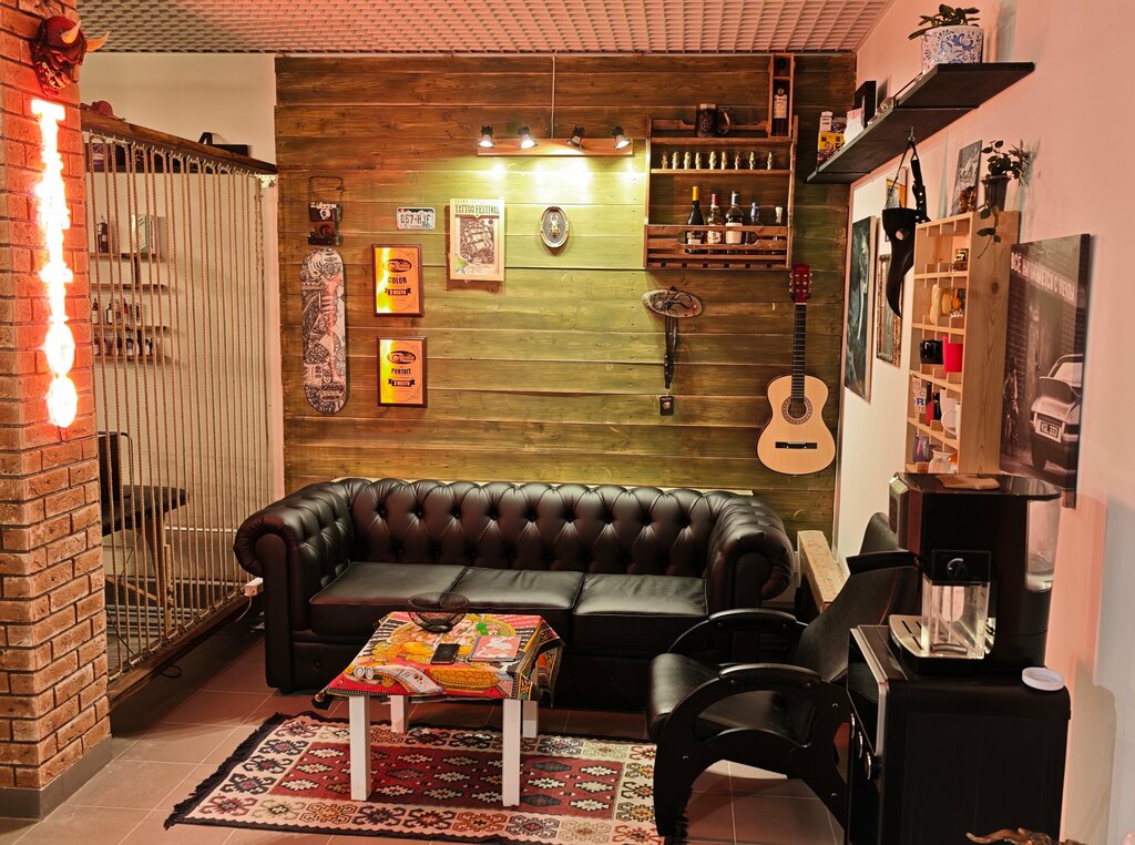 Dövmeciler Wert Tattoo Studio, Moskova, foto