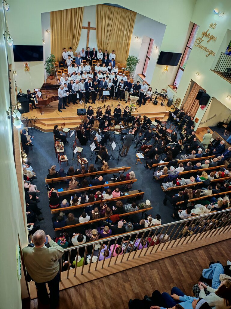 Protestan kilisesi Tserkov Vozrozhdeniye Yevangelskikh Khristian Baptistov, Tolyatti (Togliatti), foto