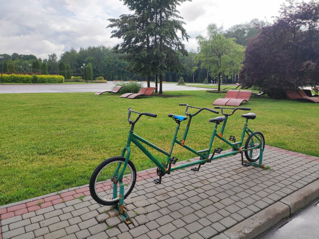 Park, sokak heykeli Велосипед, Tula, foto