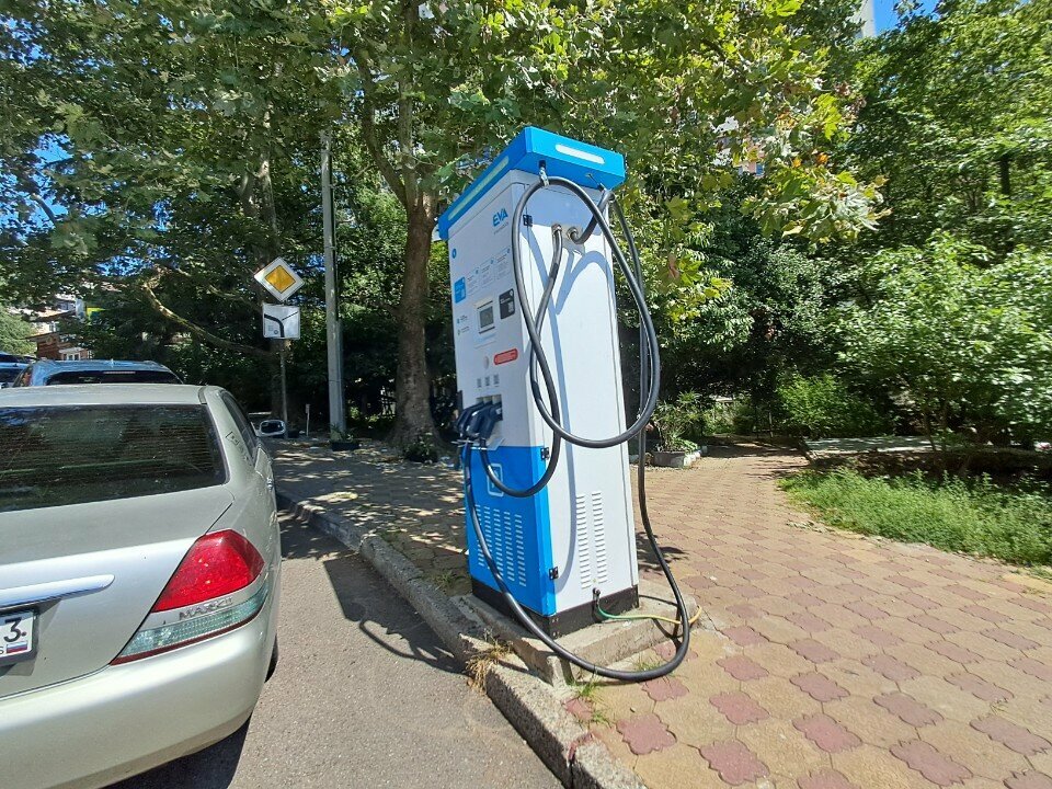 Elektrikli oto şarj istasyonları Eva Intermobility, Soçi, foto