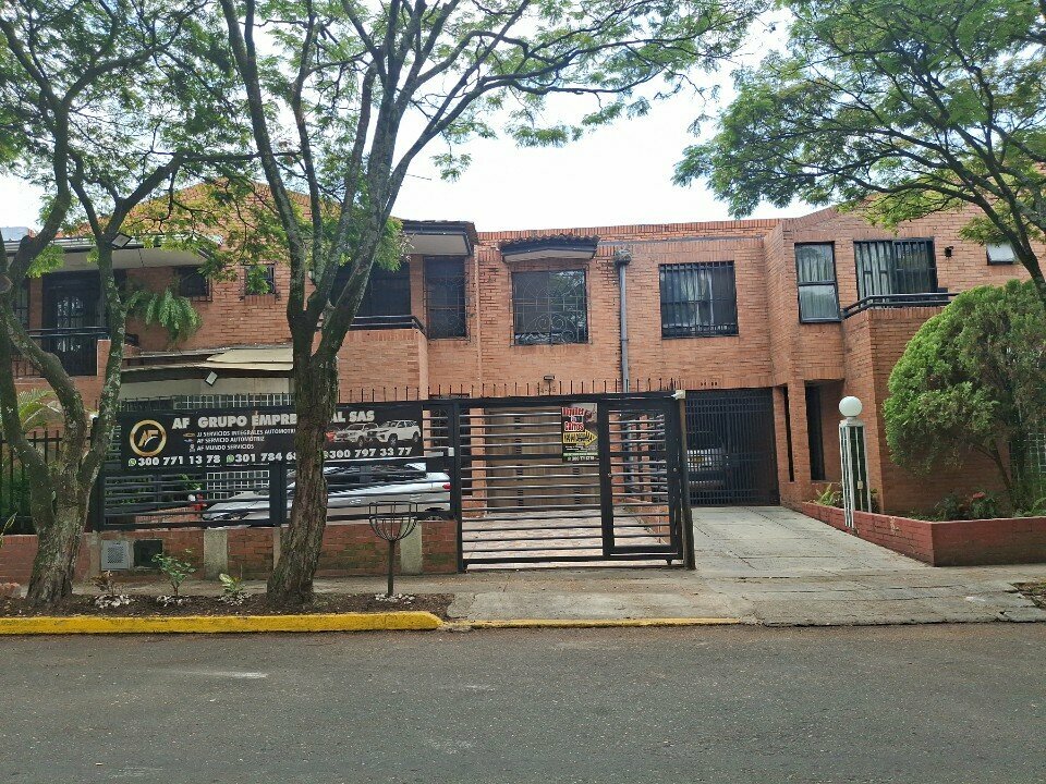 Oto döşeme Af Grupo Empresarial S. A. S, Cali, foto