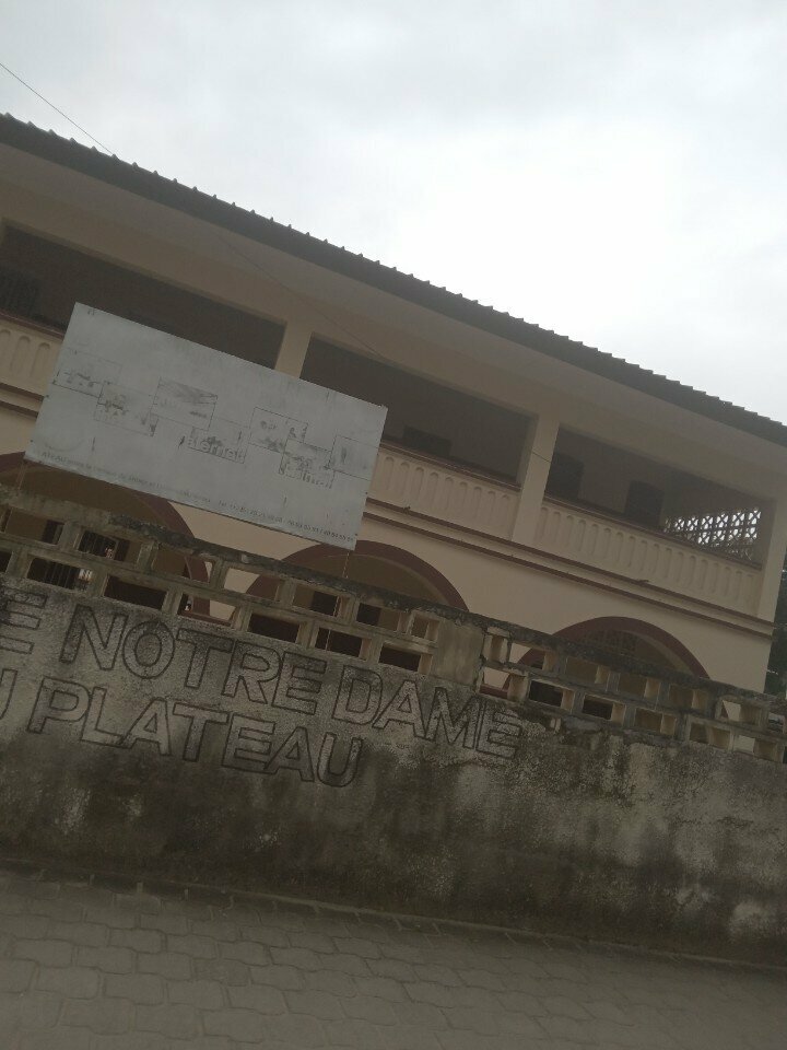 Ortaokul Notre Dame College of the Plateau, Abican, foto