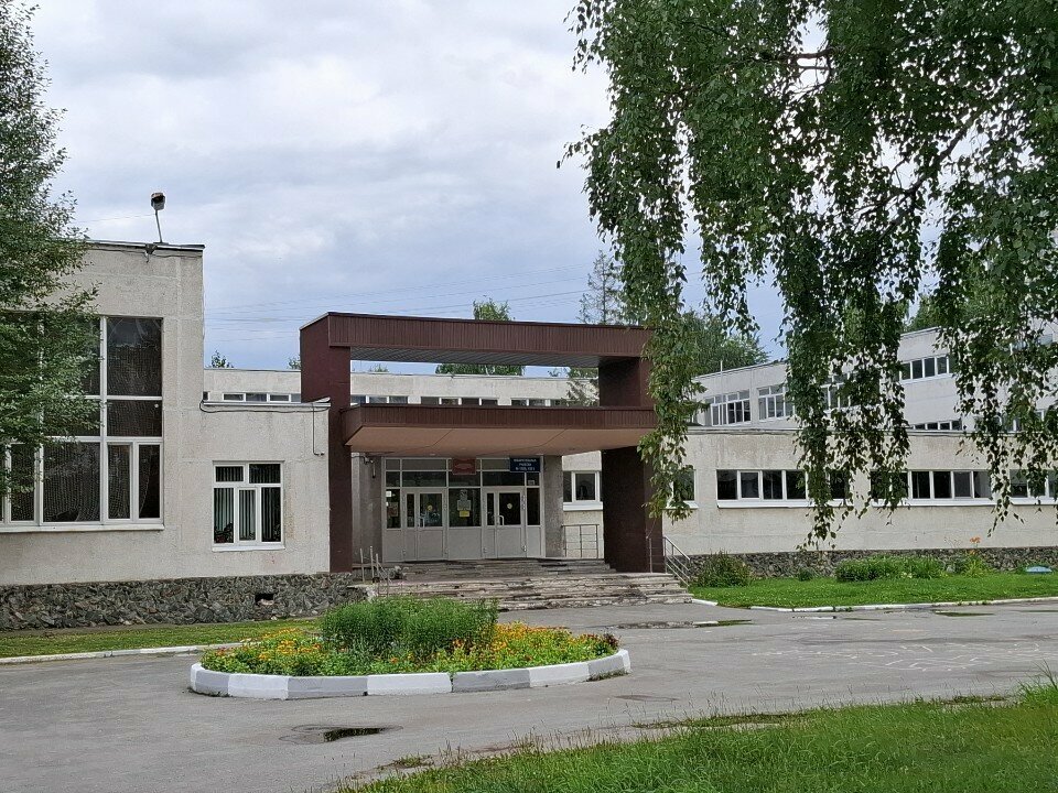 Ortaokul Maou Srednyaya obshcheobrazovatelnaya shkola № 4 s uglublennym izucheniyem otdelnykh predmetov, Yekaterinburg, foto
