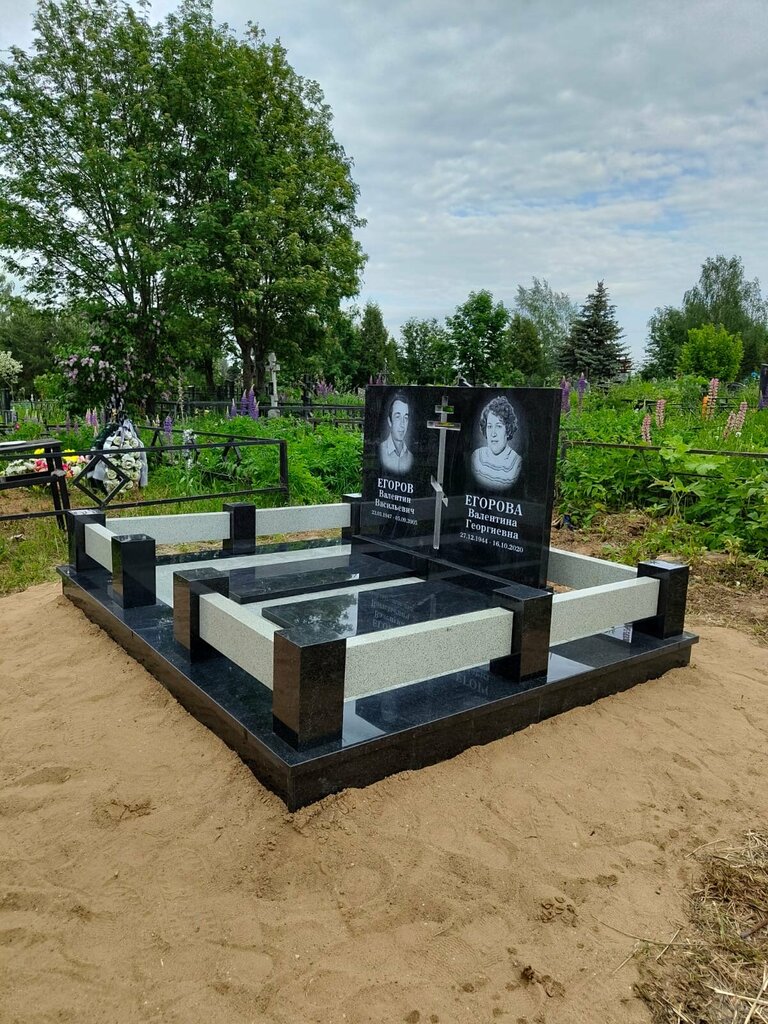 Heykel ve mezarlık taşı üreticileri Monuments, Dmitrov, foto
