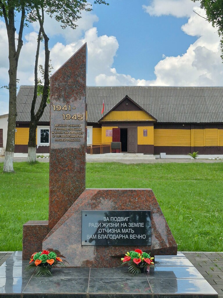 Anıt, heykel Воинам-землякам, Grodnenskaya oblastı, foto