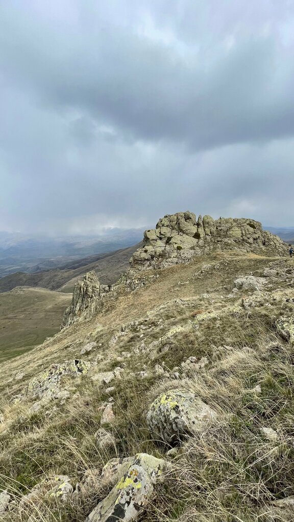 Dağ zirvesi Vardablur, Vayots Dzor, foto