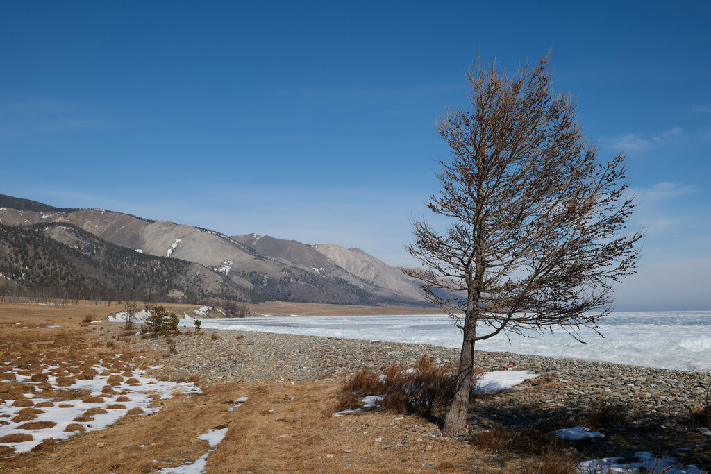 Dağ zirvesi Мыс Ото-Хушун, İrkutskaya oblastı, foto