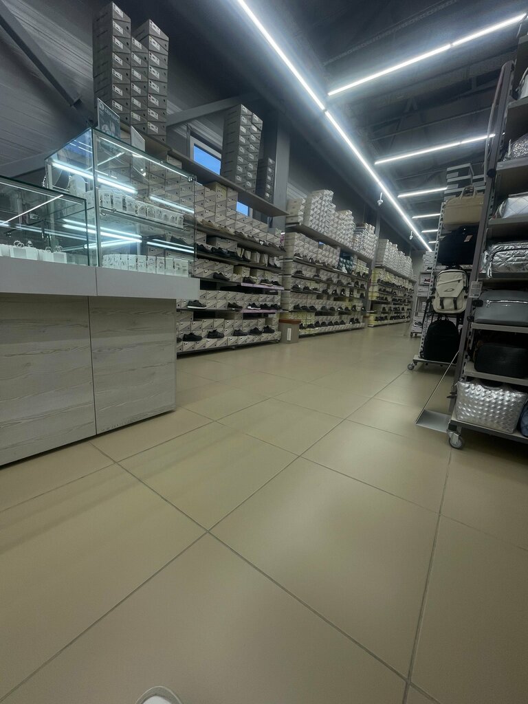 Ayakkabı mağazaları Kari, Kartaly, foto