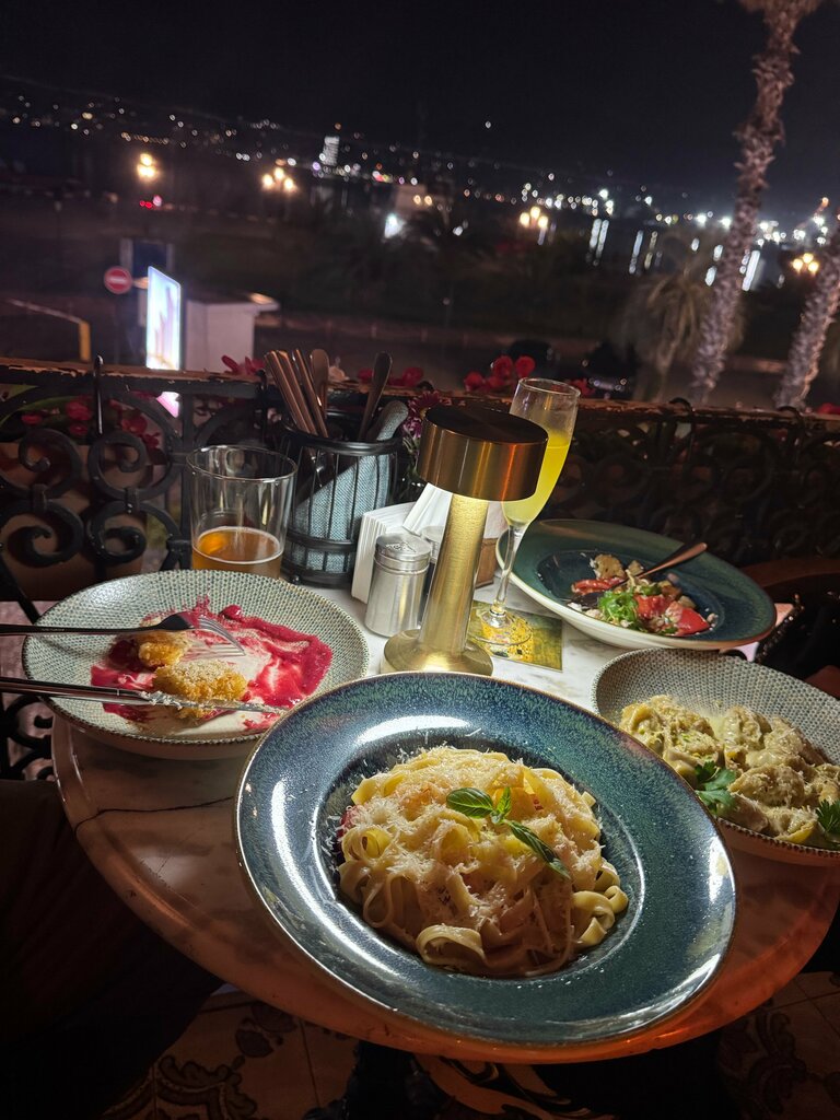 Restoran Place, Batum, foto