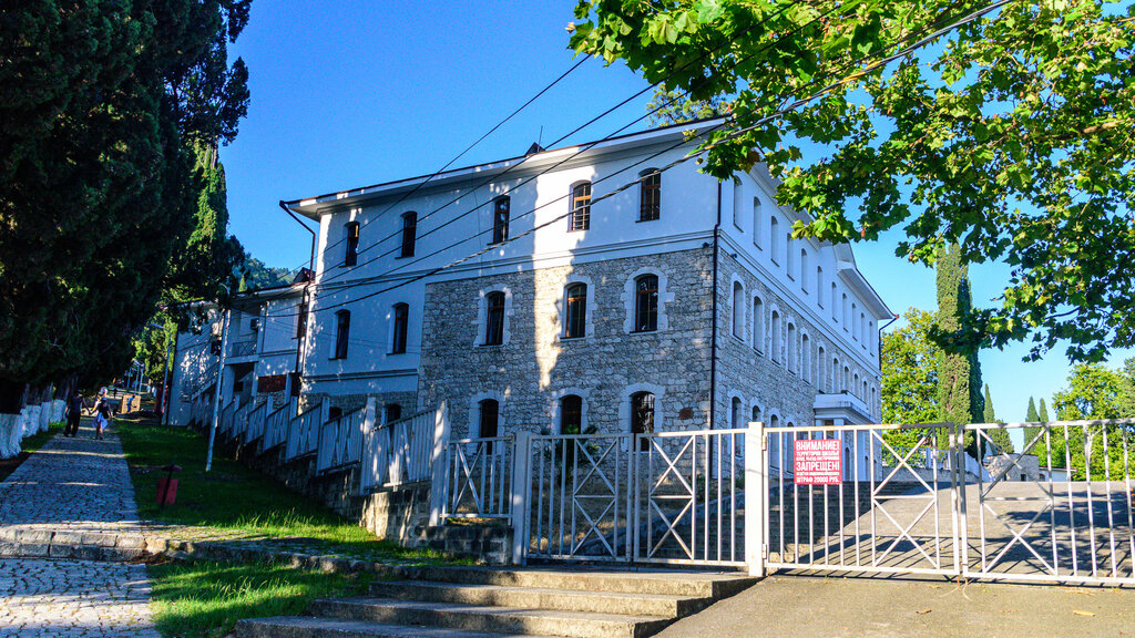 Ortaokul New Athos Secondary School, New Athos, foto