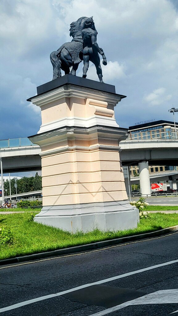 Park, sokak heykeli Диоскуры, укрощающие коней, Moskova, foto