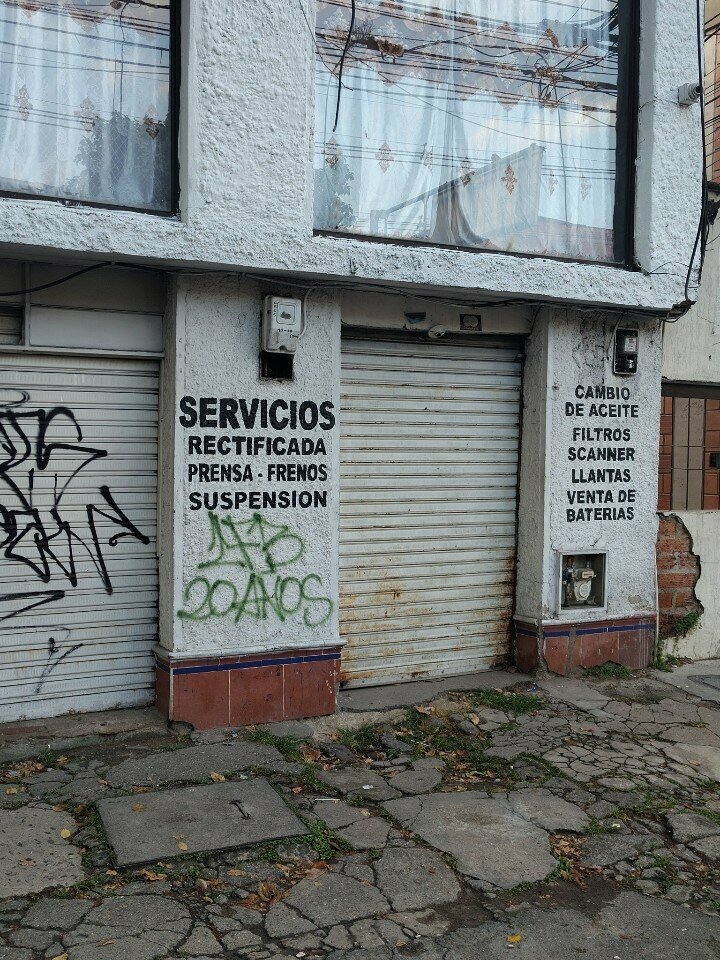 Otomobil servisi Servifrenos, Medellin, foto